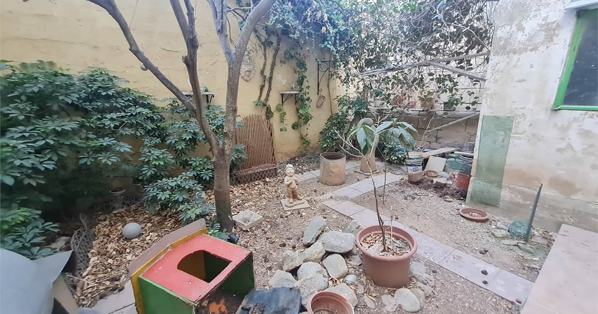 Luqa - 3 Bedroom Townhouse + Backyard + Garden